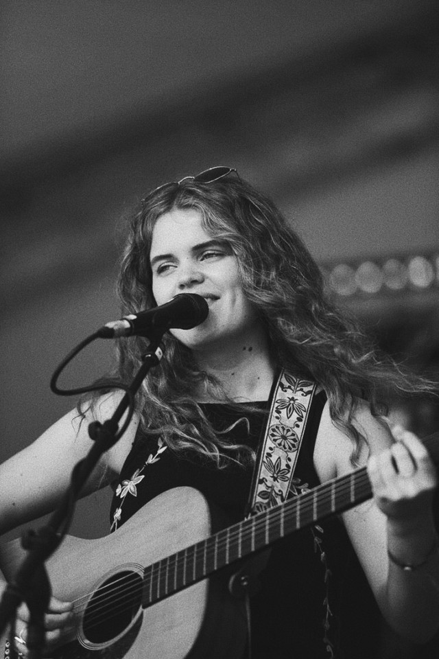 Daisy Sings - Acoustic Singer For Hire In Cornwall