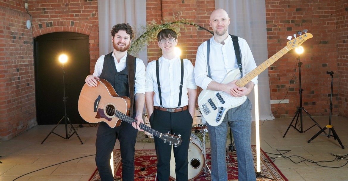Mountford - Folky & Fun 3-Piece Acoustic Band
