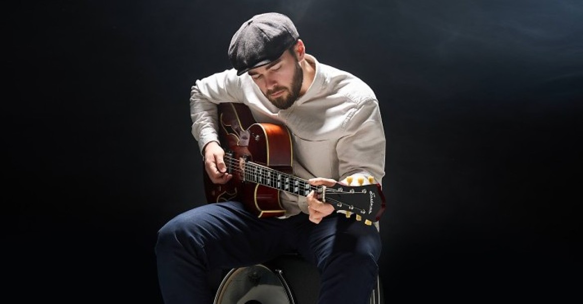 Archie Lewis - Charismatic Acoustic Soloist