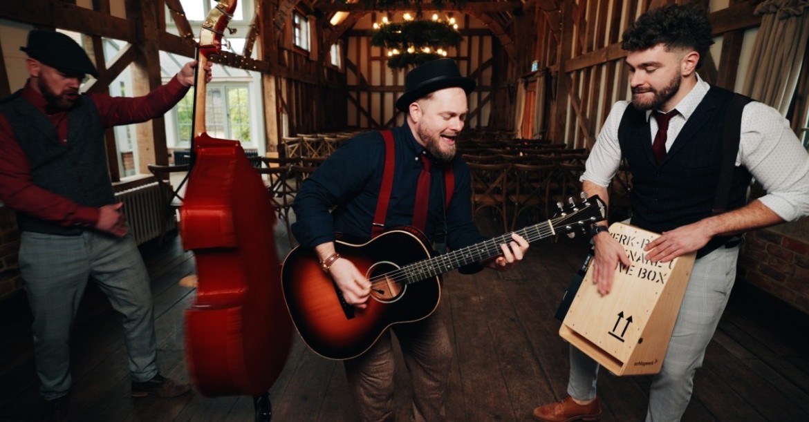 The Strolltones - Feel-Good Acoustic Roaming Trio