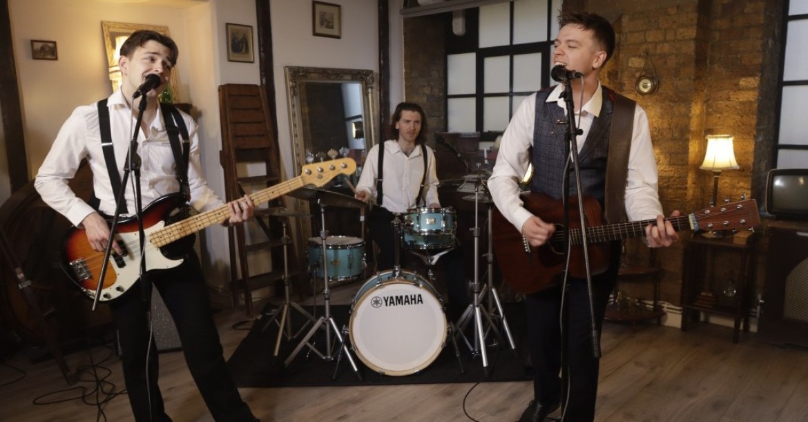 Rustlin Sky - Exciting Folk-Style Pop & Rock Trio