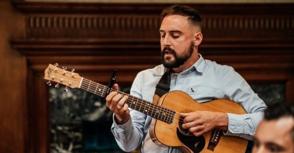 Adrian Peters - Talented Solo Guitarist & Vocalist